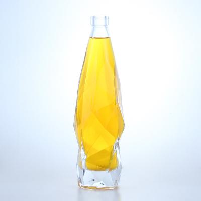 China Clear or Customized Unique 750ml Whisky Vodka Spirit Glass Bottle for Liquor for sale