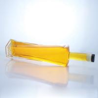 China 500ml 750ml 1000ml Transparent Glass Bottle with Screw Cap Industrial Beverage Base Material Glass for sale