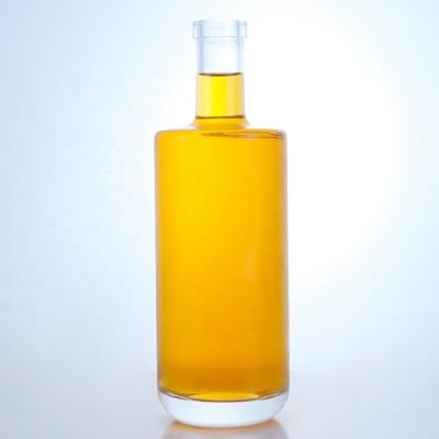 China Transparent Glass Spirit Bottle with Cork for Whisky Vodka Tequila Gin Rum 500ml/700ml for sale