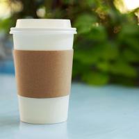 China 18oz Customization Logo Biodegradable Black Takeaway Juice Coffee Packaging Single Layer Paper Cups With Lid for sale