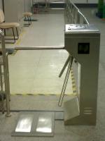 China Automatic ESD Turnstile 304 Stainless Steel Electronic Barrier Gates for sale