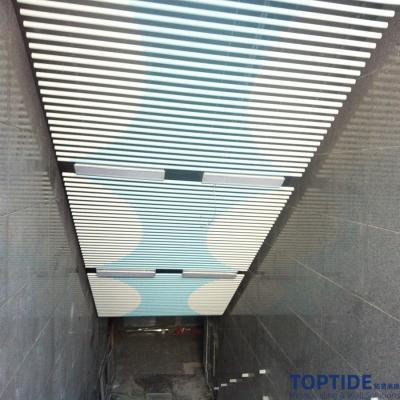 China Two Color PVDF Coating Aluminium Profile Suspended Metal False Linear Ceiling Strip For Hallway for sale
