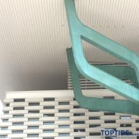 China Windproof Aluminium Eaves Linear Strip Ceiling White PVDF Exterior Suspending Metal Ceiling for sale