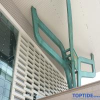 China Windproof Aluminium Eaves Linear Strip Ceiling White PVDF Exterior Suspending Metal Ceiling for sale