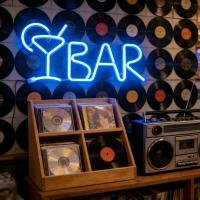 China Modern And Eye-catching Business Neon Signs With Plastic And LED Lights For Your Business Visibility for sale