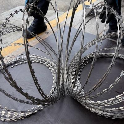 China Electro Galvanized Concertina Wire Straight Type Anti Climb Coil For Residential Wall for sale
