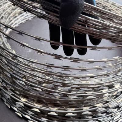 China BTO-30 High Tensile Steel Razor Wire / Extra Long Life Coil For Oil Refinery for sale