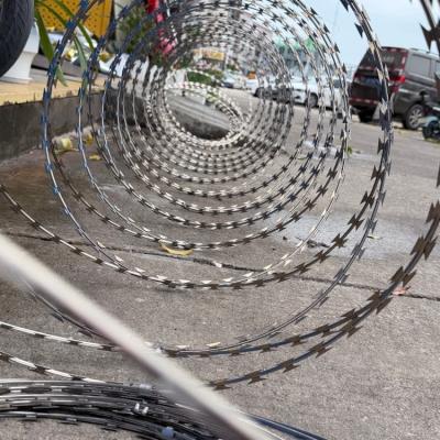 China Hot Dip Galvanized Concertina Razor Coil Wire / Sharp Blade Anti Intrusion For Military Perimeter for sale