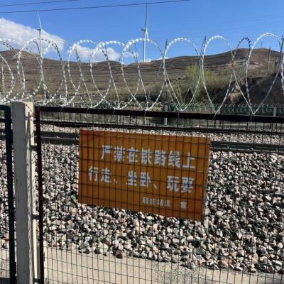 China Stainless Steel Concertina Razor Wire BTO-22 Heavy Duty Anti Cut Wire for sale