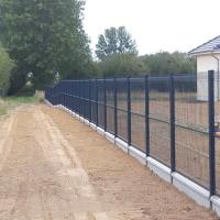 China Anti Corrosion 3D Profile Garden Fence Commercial Park Boundary Security Fencing for sale