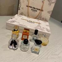 China Perfume Gift Rigid Packaging Box Reusable Matt Lamination Printing for sale