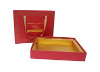 China Red Corrugated Packaging Box , Gift Box With Ribbon Handle 40x33x11cm for sale