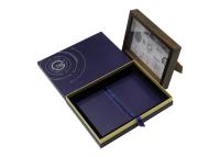China Art Paper Luxury Packaging Box With UV Coating Hot Foil Stamping for sale