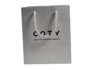 China Customized Paper 98gsm Gift Bag With Handles ISO FSC Certification for sale