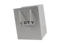 China Customized Paper 98gsm Gift Bag With Handles ISO FSC Certification for sale