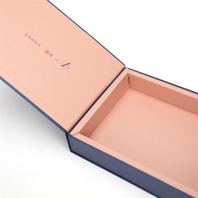 China Magnetic Rigid Packaging Box , FSC Rectangular Gift Box For Tea Coffee for sale
