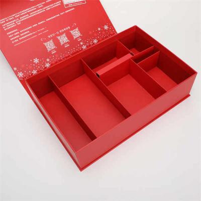 China OEM Logo Rigid Packaging Box , Embossing Magnetic Closure Gift Box for sale