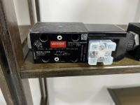 China Vickers Dg4V-5s-2bj-M-U-H5-20 Solenoid Valve 6040297-001 24V Hydraulic Directional Control for sale