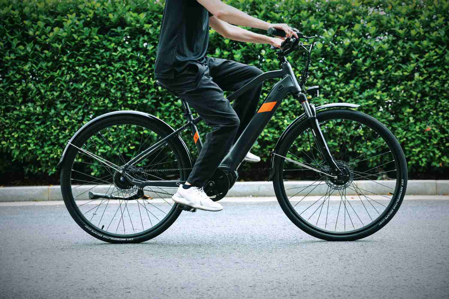 Lofandi product application on city bicycle