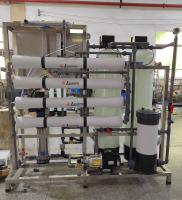 China Industrial RO Water Treatment System 1000LPH Brackish Water Desalination Machine TDS Removal for sale
