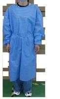 China PP/ SMS disposable isolation gown visitor gown disposable proteCtive gown for sale