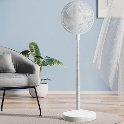 China Handheld Indoor Rechargeable Portable Fan with 5 Plastic Pieces for sale