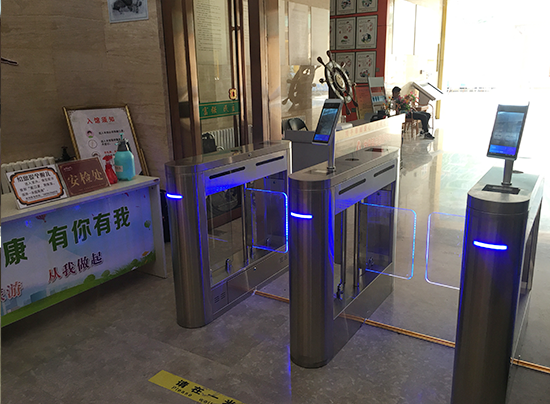 swing barrier gate