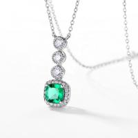 China Emerald Retro Pendant Clavicle Chain in 925 Silver with Pave Setting Inlay Technology for sale