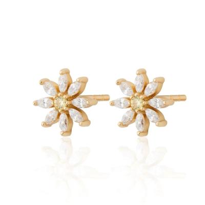 China 925 Sterling Silver 18K Gold Plated Flower Design Stud Earrings with Marquise Cut and Claw Setting for sale