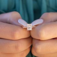 China Vintage Handmade 18K Gold Baguette Cut Stone Engagement Ring Vintage Style for Women for sale