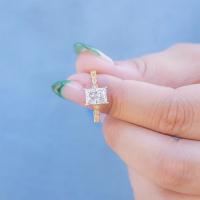 China Vintage Handmade 18K Gold Baguette Cut Stone Engagement Ring Vintage Style for Women for sale