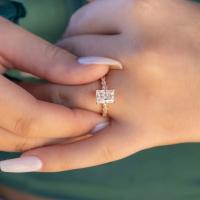 China Vintage Handmade 18K Gold Baguette Cut Stone Engagement Ring Vintage Style for Women for sale
