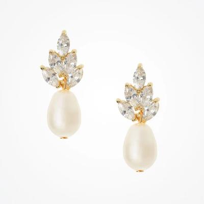 China Handmade 18K Gold Plated Pearl Drop Earrings with White Glass Pearls for Bridal and Wedding for sale