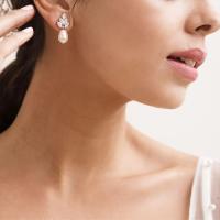 China Handmade 18K Gold Plated Pearl Drop Earrings with White Glass Pearls for Bridal and Wedding for sale