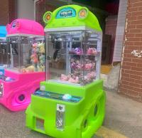 China 55×47×110cm Coin Operated Mini Claw Crane Machine with CE Certification for 2-Player Arcade Entertainment for sale