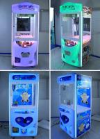 China Dreamland Coin Operated Crane Claw Machine 90x80x200 cm for Amusement Park for sale