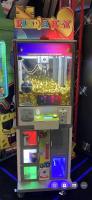 China Dreamland Coin Operated Claw Crane Prize Vending Machine 65x80x185cm CE Certified for sale