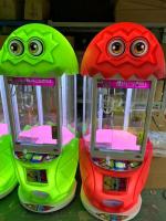 China Dreamland Coin Operated Claw Machine 72x72x175 cm CE Certified Arcade Toy Crane for sale