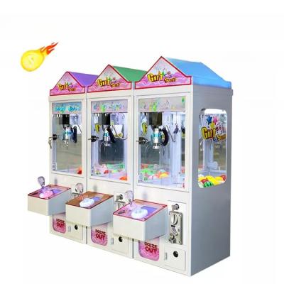 China Dreamland Custom Mini Claw Machine 55x47x110cm Coin Operated Arcade Crane for sale