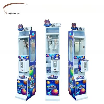 China Dreamland Hardware Mini Claw Crane Machine 30x62x168cm Coin Operated Prize Game for sale