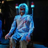 China Realistic Life Size Psychosis Ghost Escape Room Props Customizable Color for sale