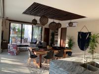 China AS2047 Certified Frameless Glass Sliding Door Folding Screen 450pa Water Resistance for sale
