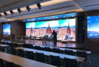 China Small Pixel P2.5 Indoor LED Display Full Color LED Video Screen Wide Viewing Angle for sale