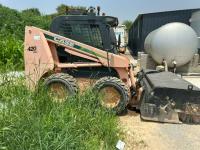 China Used CASE 420 Skid Steer Sweeper Attachment Compact Loader Rotary Broom Hydraulic Driven Municipal Cleaning Equipment for sale