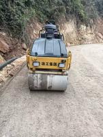 China Used XCMG XMR30E Compact Mini Road Roller 1050mm Double Drum Vibratory 3000kg Operating Mass Diesel Engine for sale
