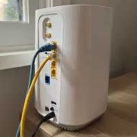 China Arcadyan Telstra 5G Home Modem AW1000 X55 OpenWrt WiFi 6 AX3600 Gigabit Ethernet 5G CPE Easy Mesh Router for sale