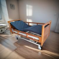 China YFH-B004 Household Nursing Home Beds Solid Wood Electric Nursing Bed For Elderly And Paralyzed for sale