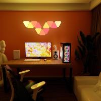 China Long-Lasting Smart Gaming Triangle Light Kit With 25000 Hours Led Lifespan And Siri Compatibility for sale