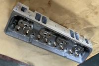 China Complete Cylinder Head GM350 Aluminum Cylinder Head Assy for Chevy 350 V8 Engine 1996-2002 for sale