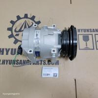 China Excavator Parts Air Conditioning Compressor 11Q6-90040 For R160LC7A R180LC9S for sale